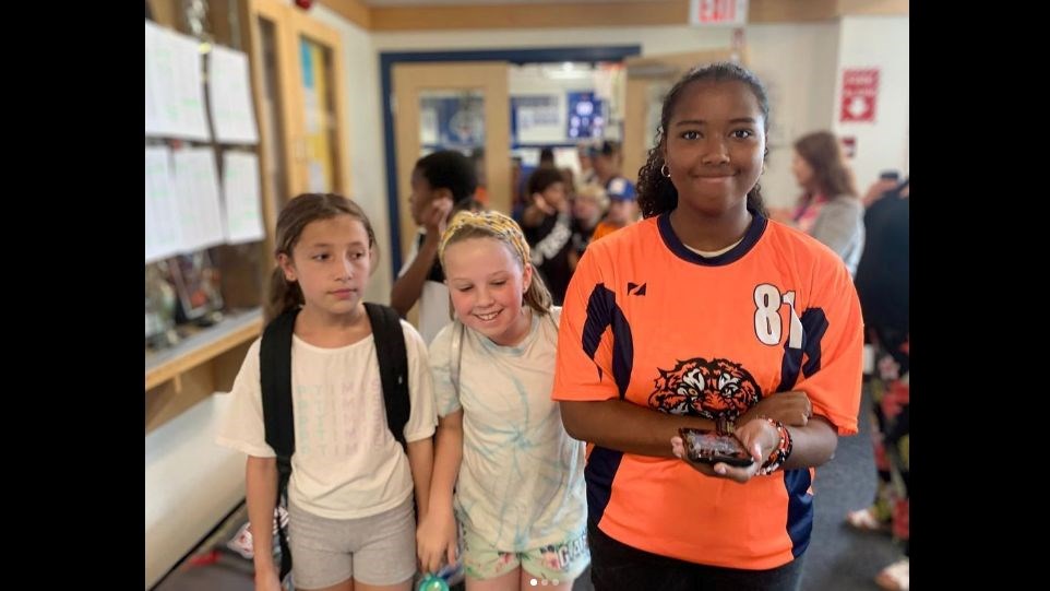 EVA Student Guides Give Tours To Our Incoming Students!