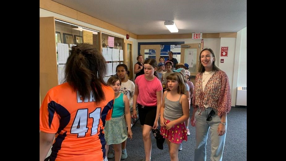 EVA Student Guides Give Tours To Our Incoming Students!