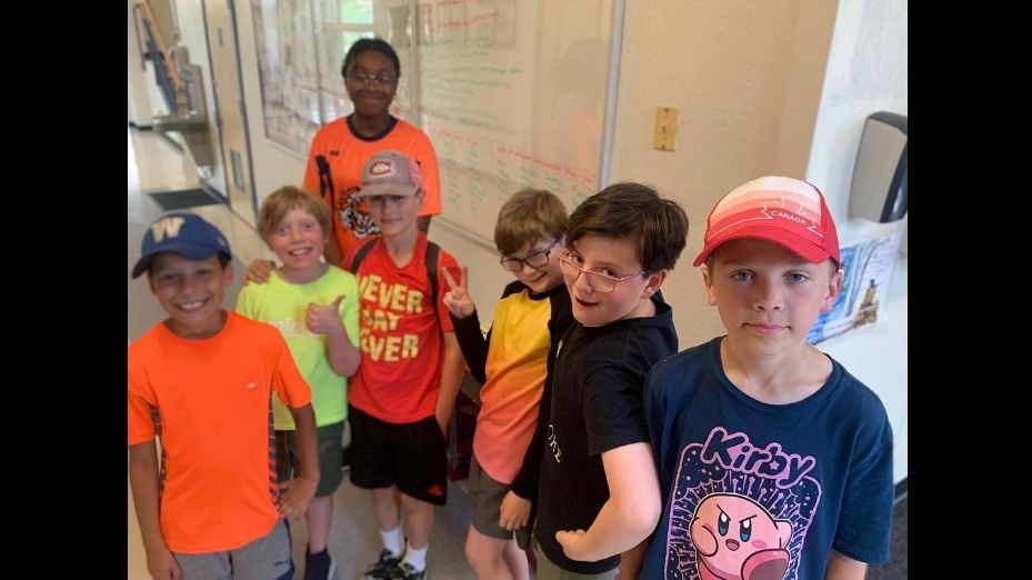 EVA Student Guides Give Tours To Our Incoming Students!